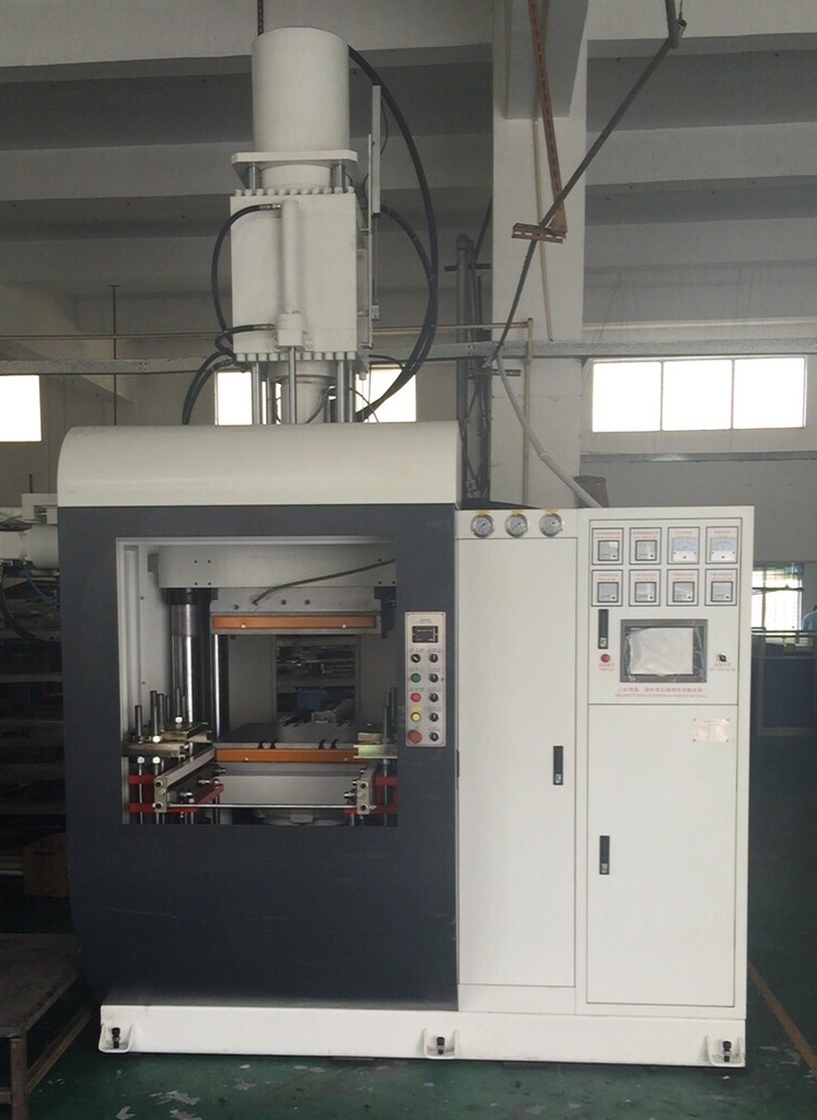 DRAGONRIGHT - The cold runner molding system 12/2015